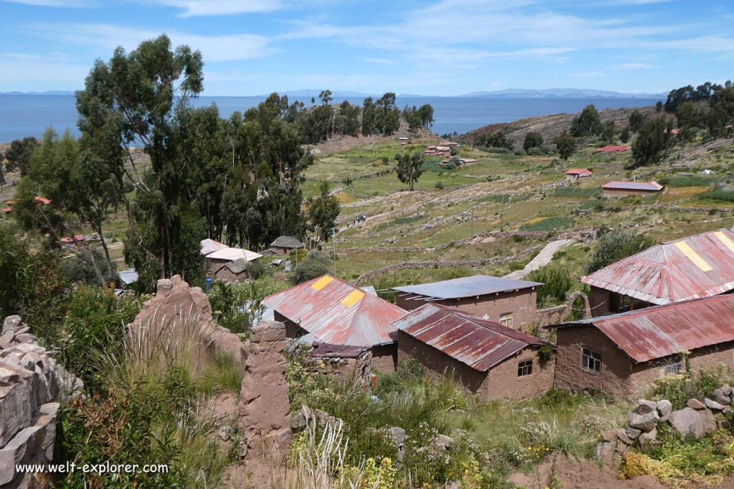 Titicacasee: Schwimmende Inseln der Uros & Insel Taquile - Welt Explorer