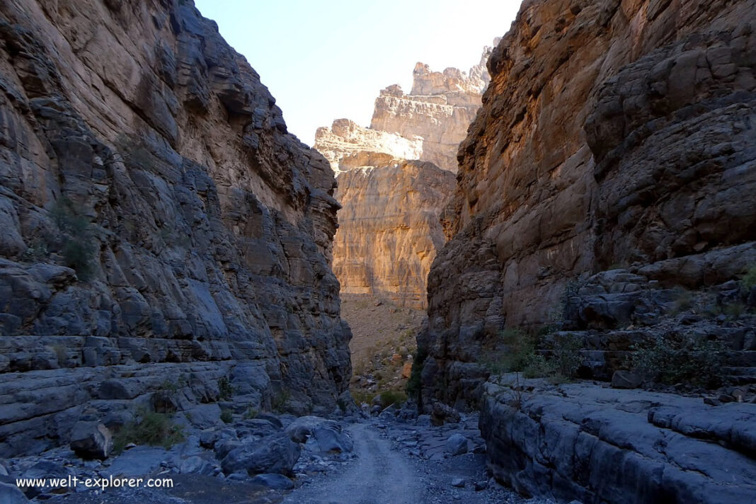 Omans Grand Canyon & Wanderung Balcony Walk - Welt Explorer